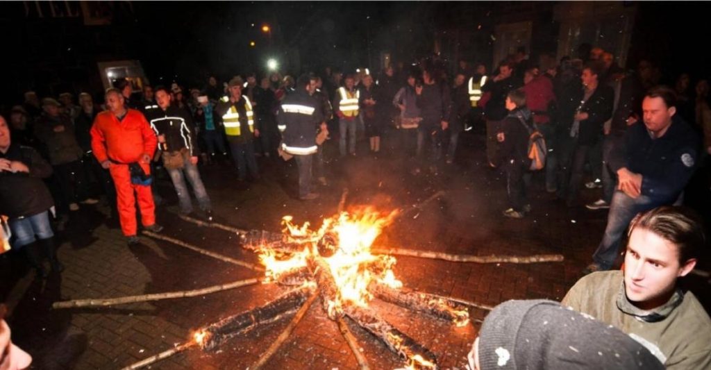 Scottish Traditions to Welcome New Year - Blog TUK