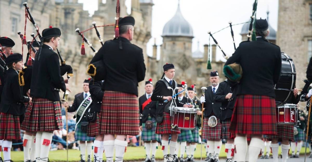How Scotland Celebrates International Tartan Day - Blog.theutilitykilt