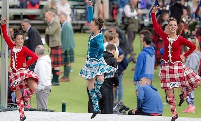 Kilt Etiquette: When and How to Wear Your Kilt - Blog TUK
