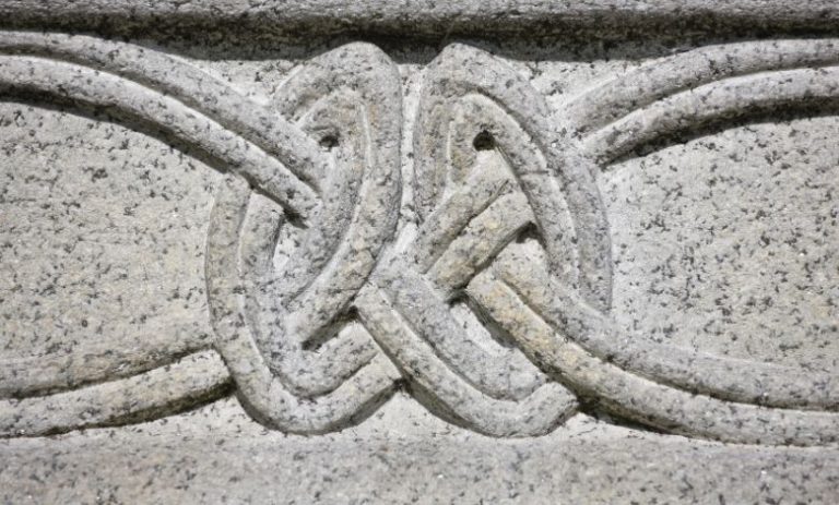 Top 10 Scottish Symbols and What They Look Like! - Blog TUK